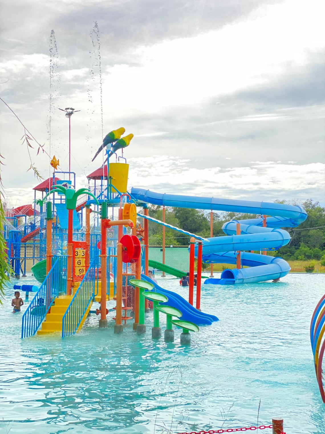 De Borneo Waterpark Kota Kinabalu, Taman Tema Air Menarik Yang Anda ...