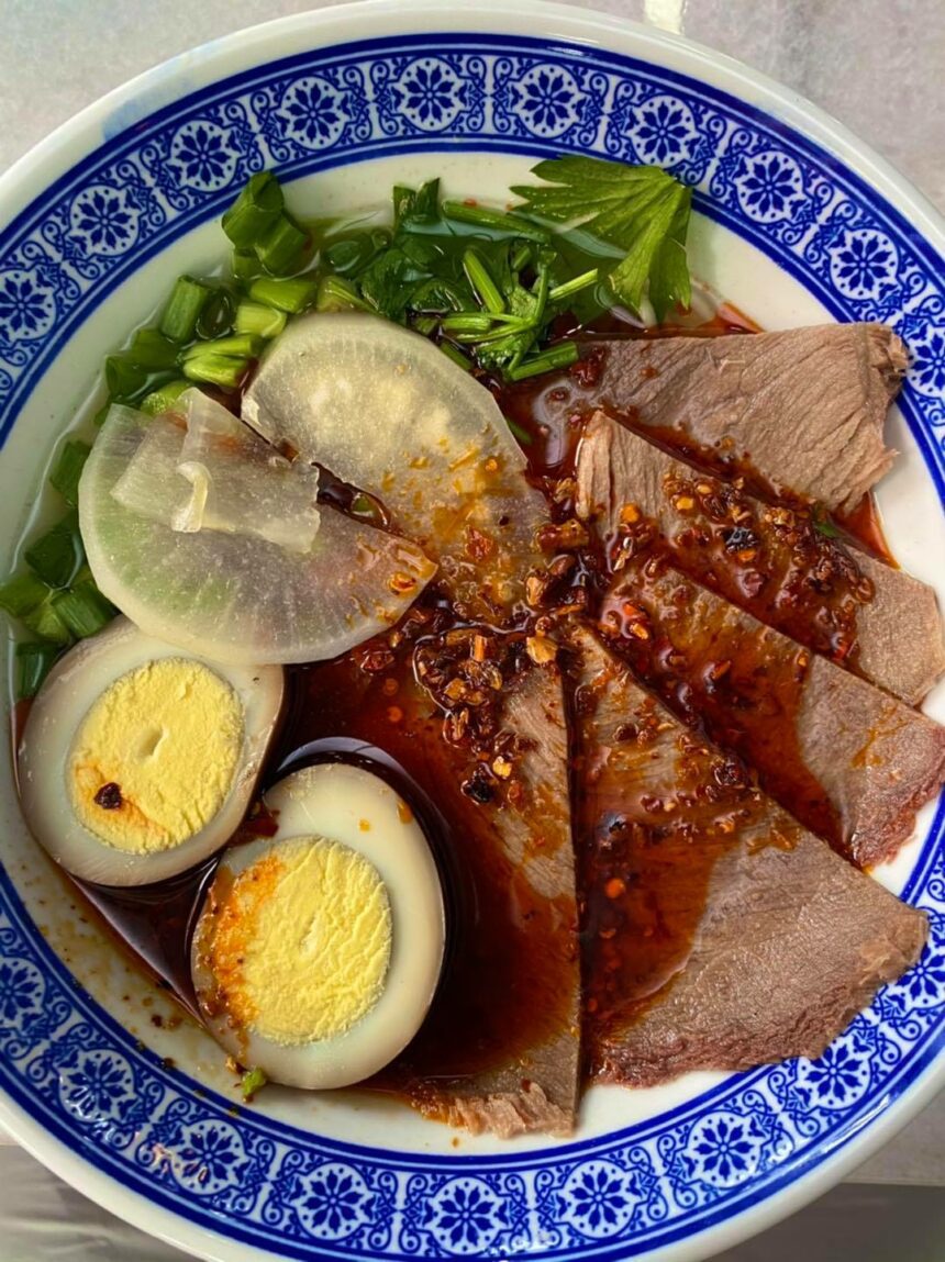 Mi Tarik Halal Di Kuching! Jom Nikmati Menu Menarik Di Iwan Lamian