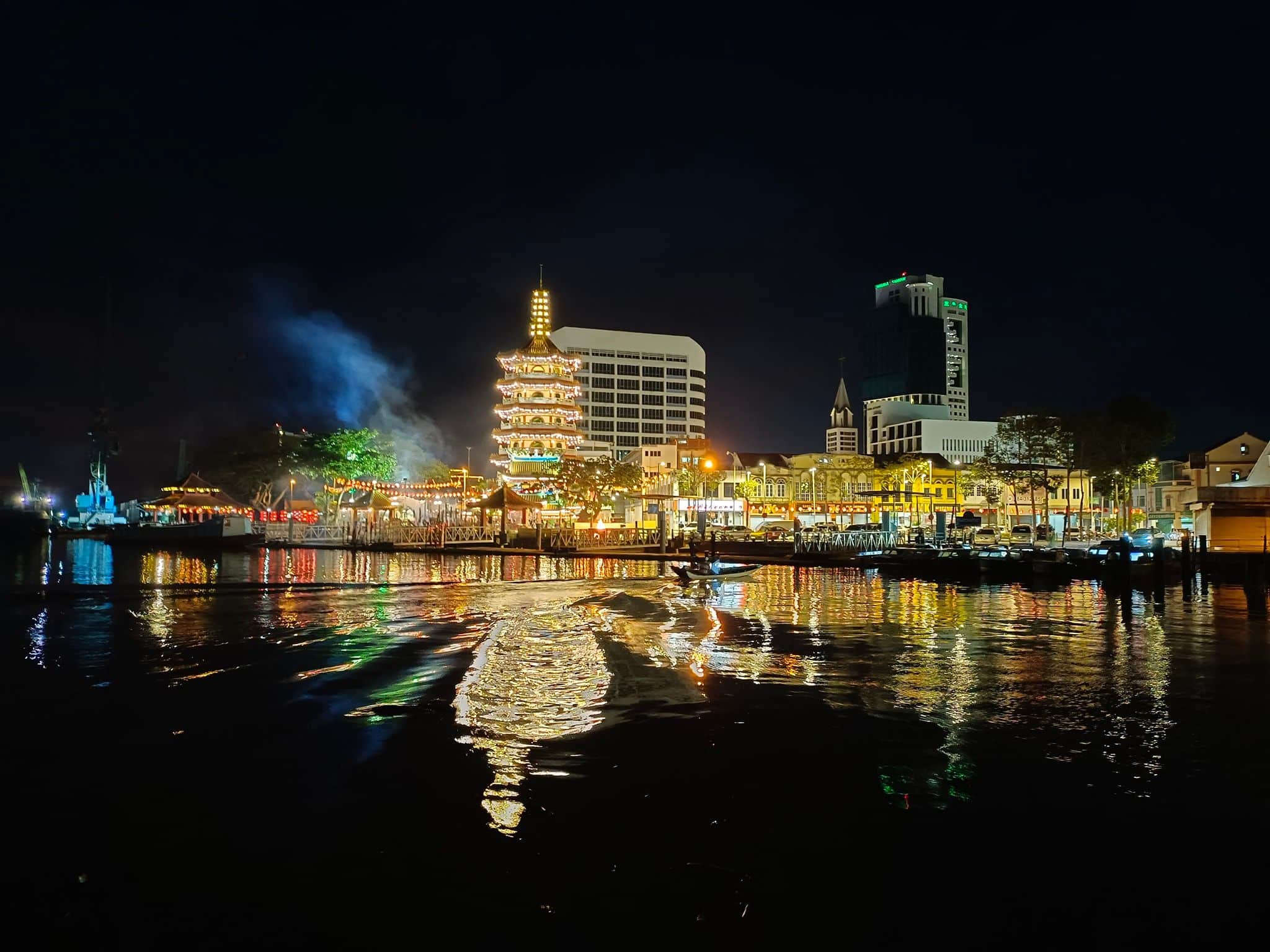 Lepak Atas Cruise Sambil Nikmati 'Sunset' Dan 'Nightlife View' Di Sibu
