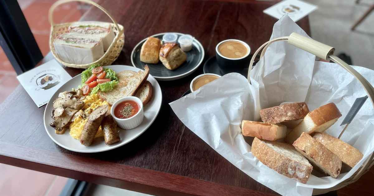 Bakehouse By Breadsman, Kafe Berkonsepkan British Bakeri Di Stampin