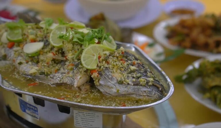 Resepi Asli Dari Thailand, Nikmati Seafood Segar Di Thai Beach ...