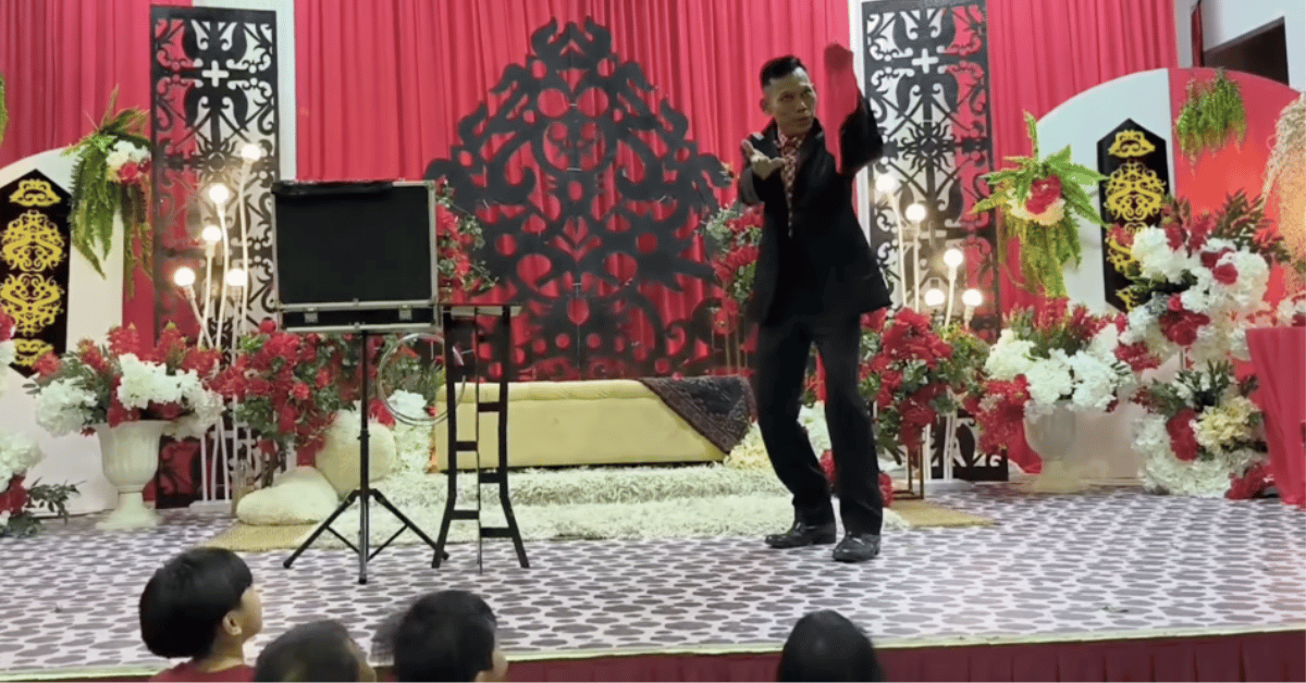 Unik Dan Rare, 'Magic Show' Di Majlis Kahwin Iban Di Lebor Ini Buatkan ...