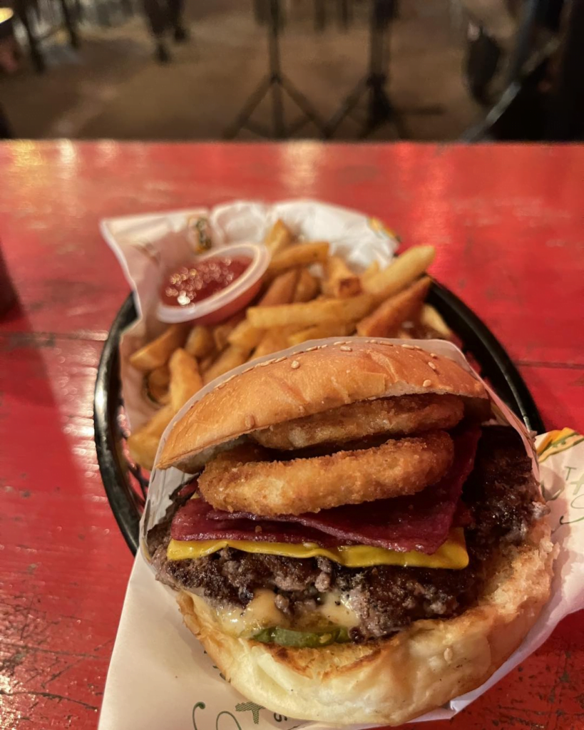 Enak Dan Juicy, Nikmati Kelazatan Burger Istimewa Di Chubbs & Chill ...