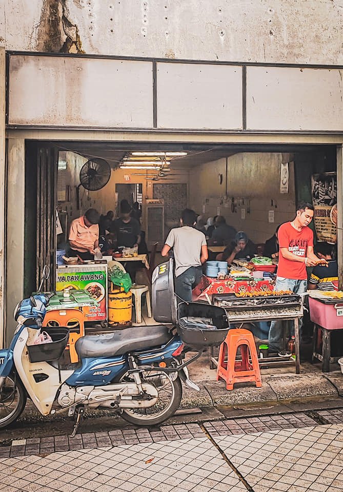 Dianggap 'Legend' Di Kuching, Anda Perlu Cuba Mee Jawa Pak Awang