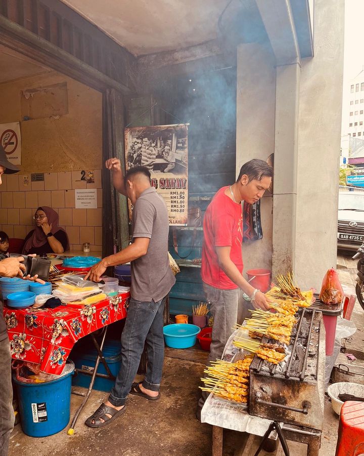 Dianggap 'Legend' Di Kuching, Anda Perlu Cuba Mee Jawa Pak Awang