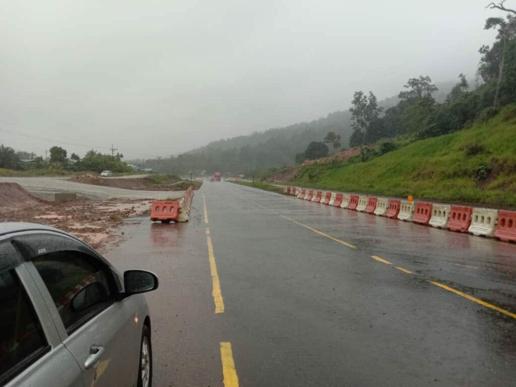 Perlu Diruntuh, Jalan Pan Borneo Bukit Begunan Dan Lambir Terpaksa ...
