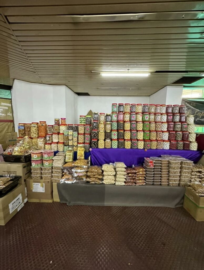 4 Balang RM100 Sahaja, Dapatkan Stok Biskut Raya Anda Di Wisma Muis KK