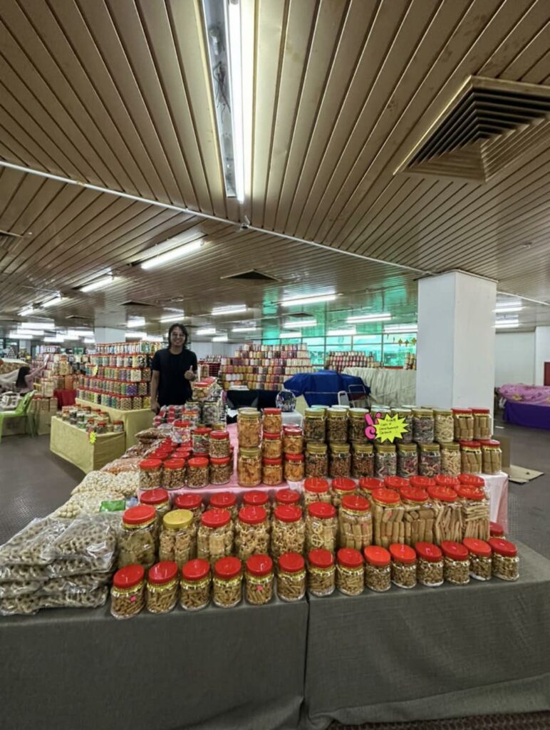 4 Balang RM100 Sahaja, Dapatkan Stok Biskut Raya Anda Di Wisma Muis KK