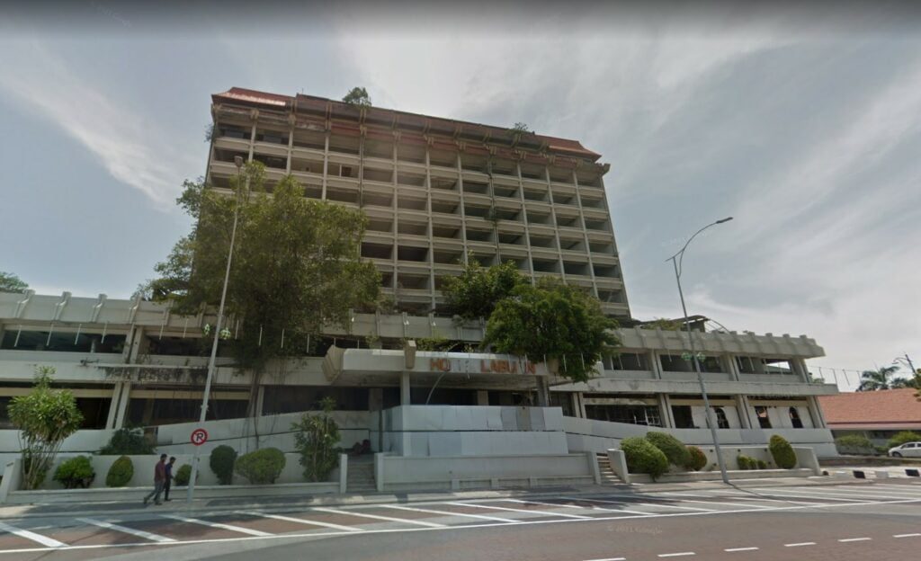 Pernah Jadi Kebanggaan Wilayah, Hotel Misteri Di Labuan Ini Dikatakan ...