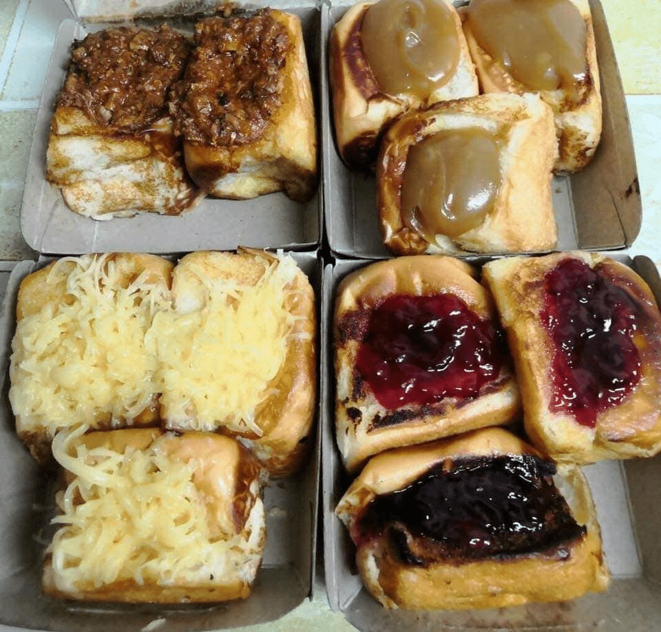 Hidangan Enak Untuk Moreh, Anda Perlu Cuba Roti Bakar Leleh Di Kuching Ini
