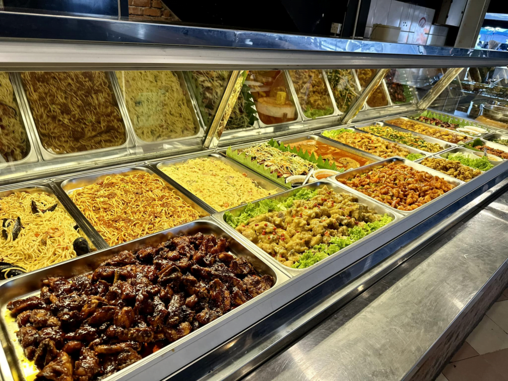 Lebih 40 Aneka Lauk Disediakan, Buffet Di Restoran Pohonmas Samarahan ...