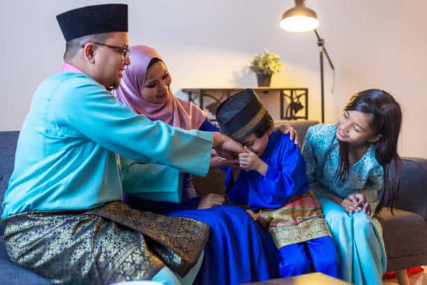 Tak Perlu Beratur Di Kaunter Untuk Tukar Duit Raya, Ini Senarai Bank ...