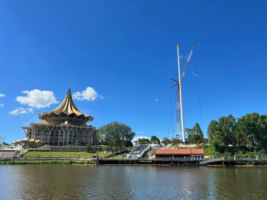 Setinggi 99 Meter, Lihat Struktur Terkini Tiang Bendera Sarawak ...