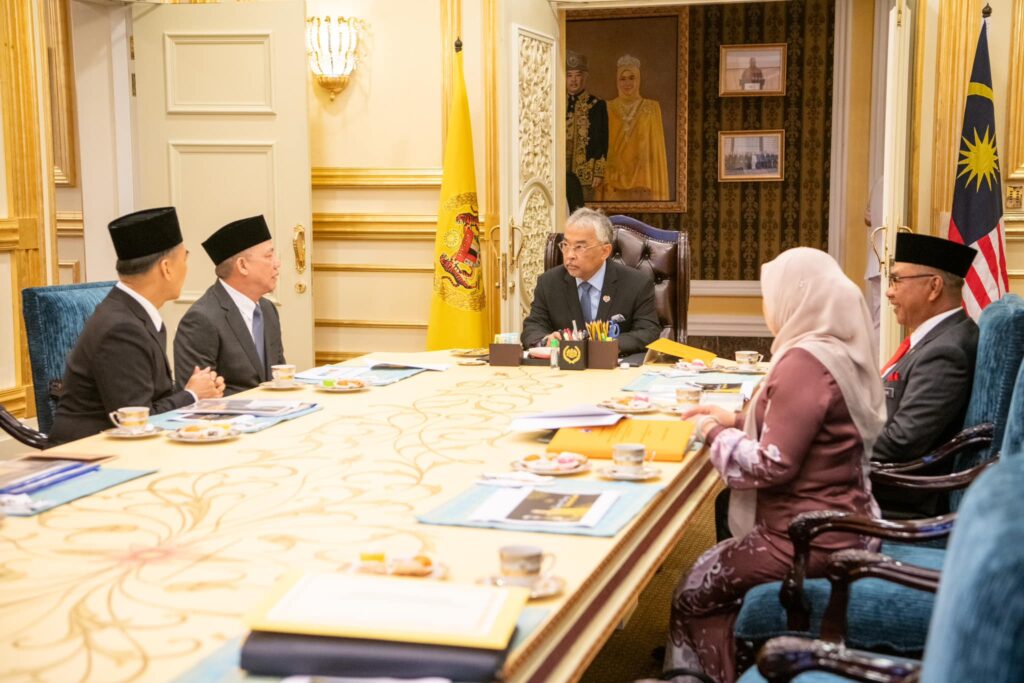 'Tour' Dari Sabah Ke Sarawak, Impian YDP Agong Akhirnya Tercapai Bakal ...