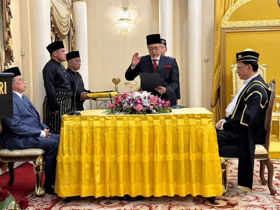 Kenali Tan Sri Mohamad Asfia Awang Nassar, Pemangku TYT Sarawak Terkini