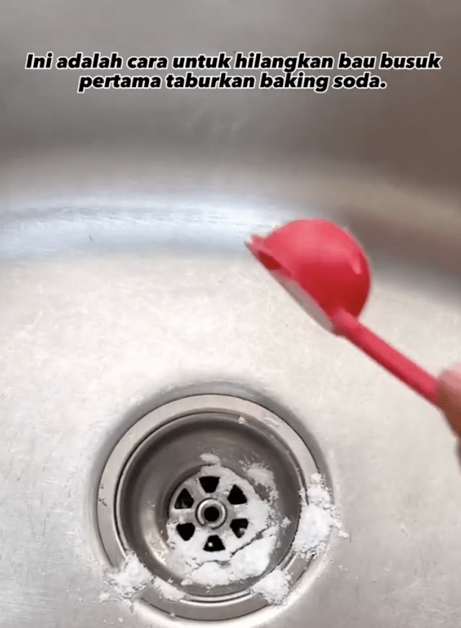 Tuang Dua Bahan Ini, Cara Mudah Hilangkan Bau Busuk Dari Lubang Singki ...