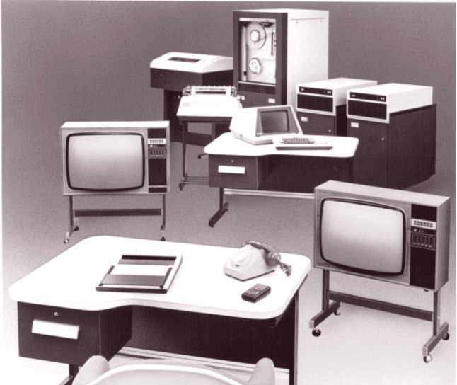 Nenek Dan Remote TV, Ini Kisah Individu Pertama Pencetus Kepada 'Online ...