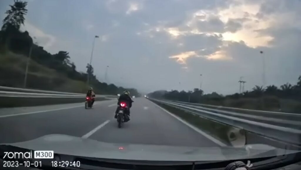 Aksi 'Superman' Berlumba Di Atas Jalan Pan Borneo Sri Aman - Serian Ini ...