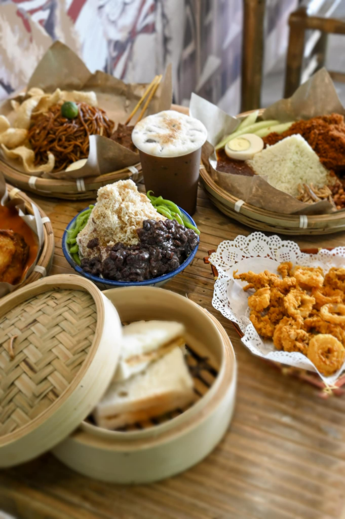 Port Makan Menarik Di Kuching, Nasi Lemak Bamboo Saji Menu Lazat Untuk Anda