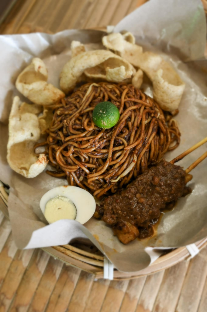 Port Makan Menarik Di Kuching, Nasi Lemak Bamboo Saji Menu Lazat Untuk Anda