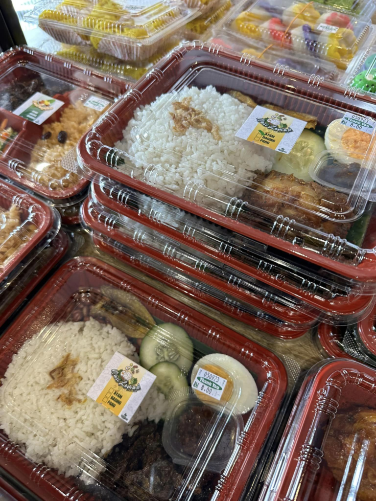 Semua Ada, Tapau Makanan Kegemaran Anda Di Takeaway By Laila Kitchen ...