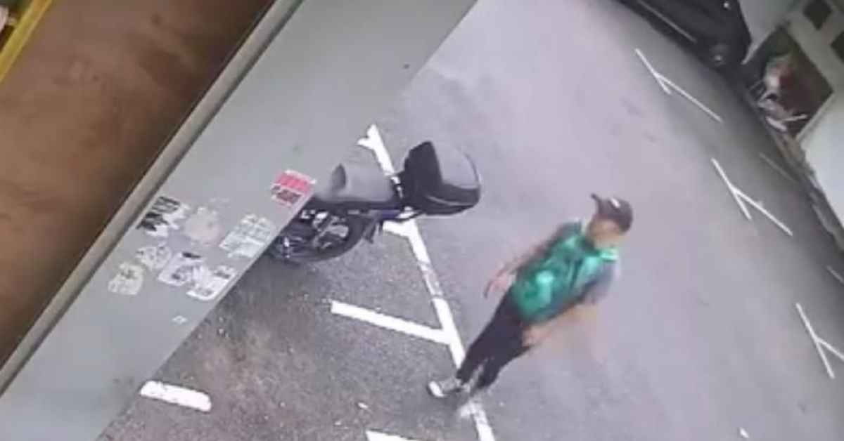 Polis Buru Lelaki Curi Motosikal Tak Sampai 15 Saat Di Siburan Polis Buru Lelaki Curi Motosikal Tak Sampai 15 Saat Di Siburan