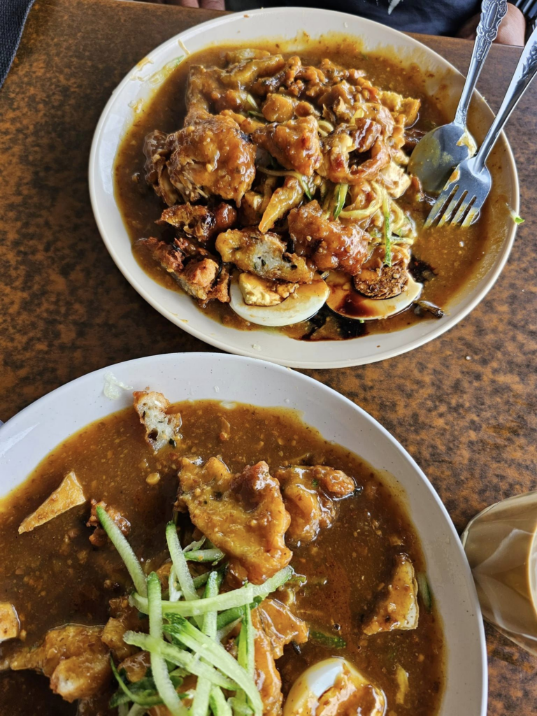 Ini Antara 5 Port Rojak Ayam Yang Nyaman Di Kuching