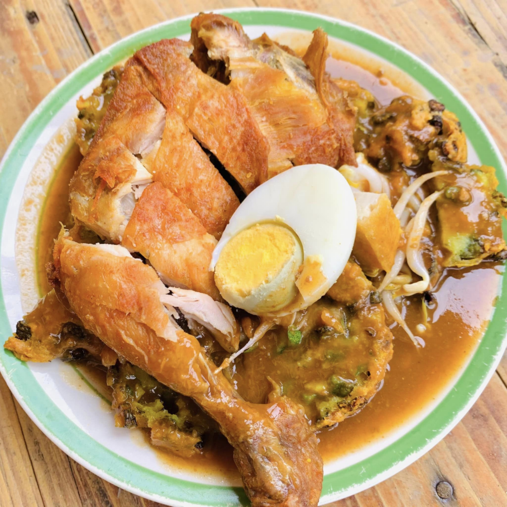 Ini Antara 5 Port Rojak Ayam Yang Nyaman Di Kuching