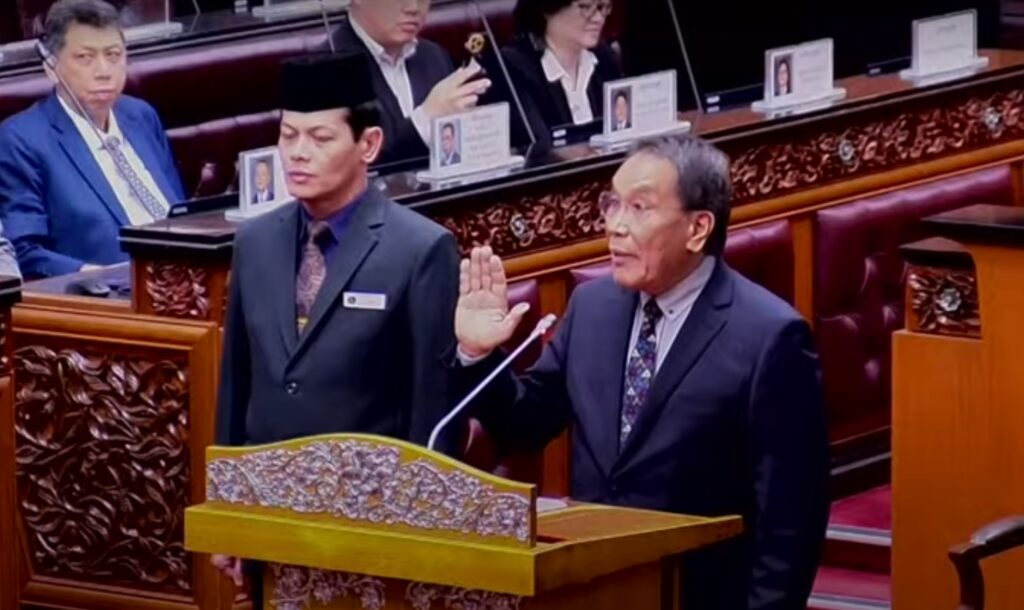 Mutang Tagal, Kaum Dayak Pertama Dilantik Sebagai YDP Dewan Negara