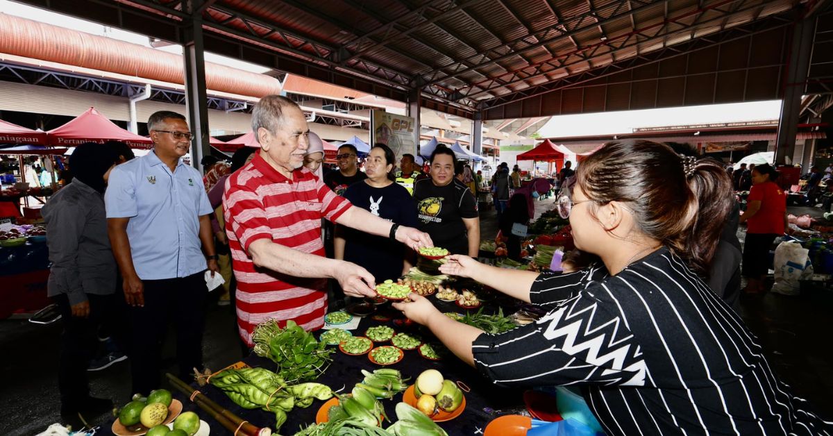 Sarapan Pagi Di Old Rex Bersama Keluarga, TYT Sarawak Luang Masa Di ...
