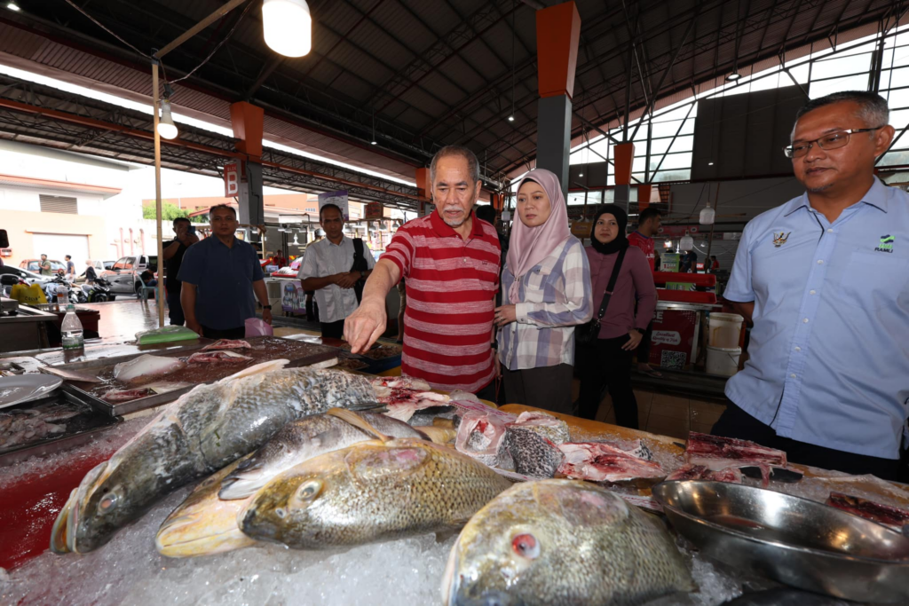 Sarapan Pagi Di Old Rex Bersama Keluarga, TYT Sarawak Luang Masa Di ...