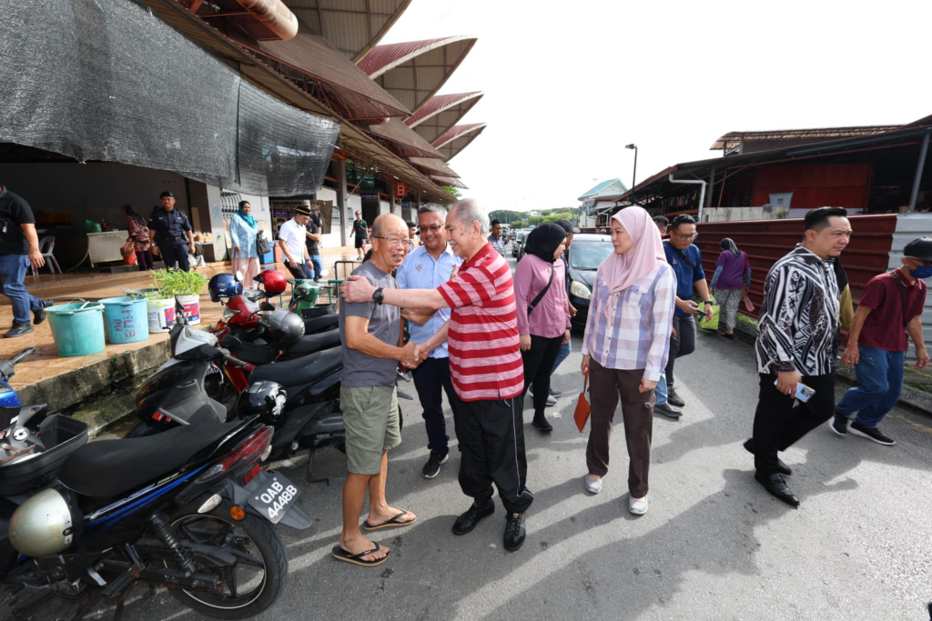 Sarapan Pagi Di Old Rex Bersama Keluarga, TYT Sarawak Luang Masa Di ...