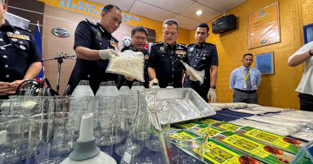 Polis Sarawak Serbu Makmal Cuci Dadah Di Batu Kawa, Dua Lelaki Ditahan