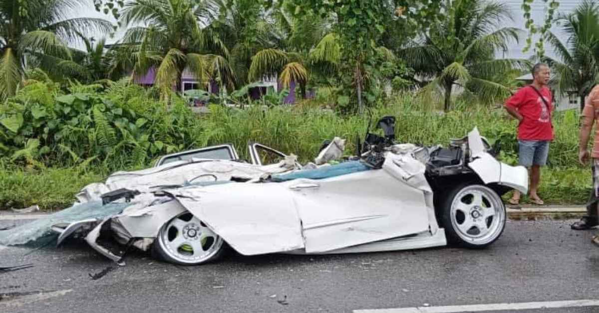 Pemandu Axia Maut, Kereta Leper Dihempap Lori Semen Di Jalan Roban