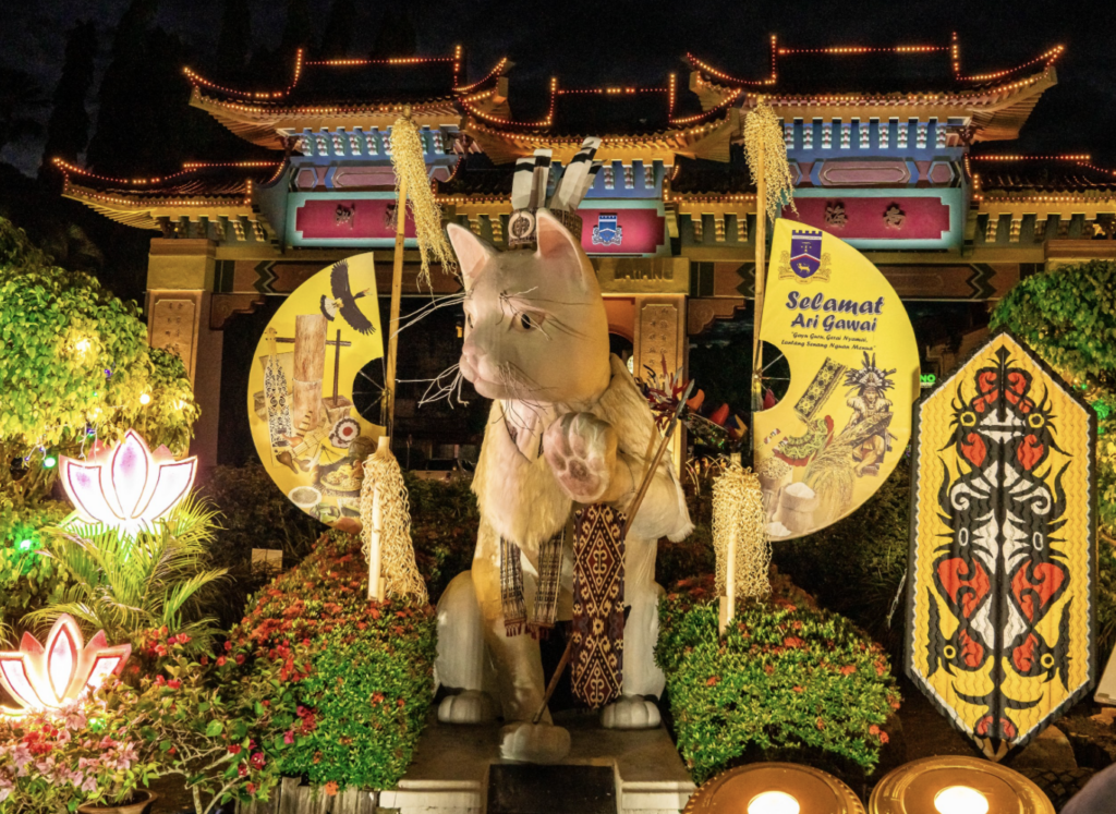 Pakaian Iban Pada Patung Kucing Padungan Tiada Kaitan Dengan Penghinaan