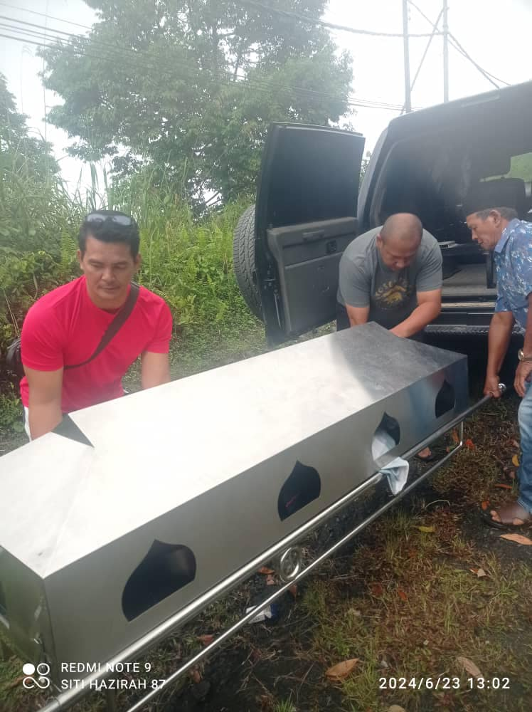 Van Rosak Dalam Perjalanan Ke Papar, Pemuda Menangis Terkandas 3 Jam ...