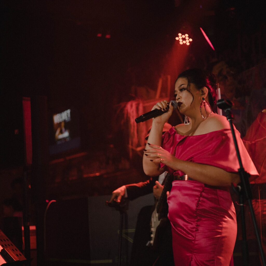 Penyanyi Kelahiran Sabah, Velvet Aduk Gegarkan Kota Kinabalu Dengan ...