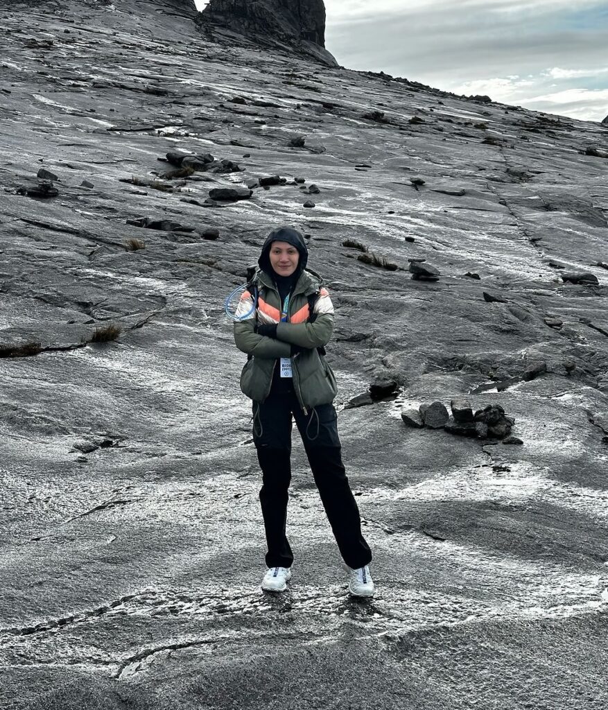 Pelakon Sherry Ibrahim Kongsi Kejayaan Tawan Gunung Kinabalu