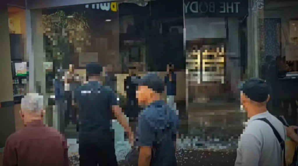 Tular Kanak-Kanak Cedera Akibat Pintu Kaca Pecah Di Pusat Beli-Belah Di Kuching