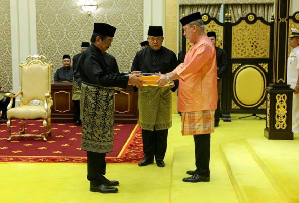 [TERKINI] Tan Sri Musa Aman Dilantik Yang Dipertua Negeri Sabah Ke-11