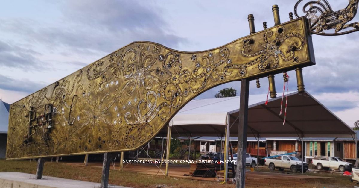 Replika Sape Terbesar Kini Berdiri Gah Di Sungai Asap, Murum Sarawak