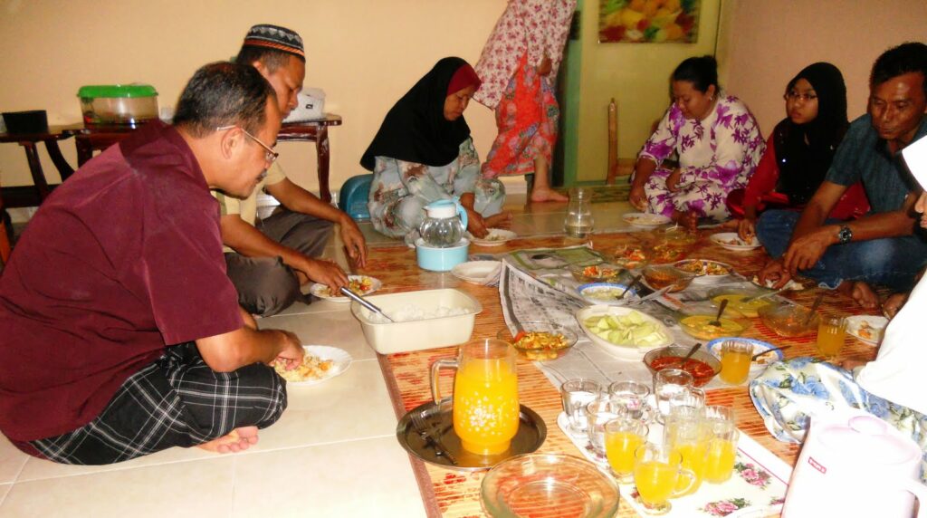 Hidang Saprah, Tradisi Unik Makan Bersila Melayu Sarawak