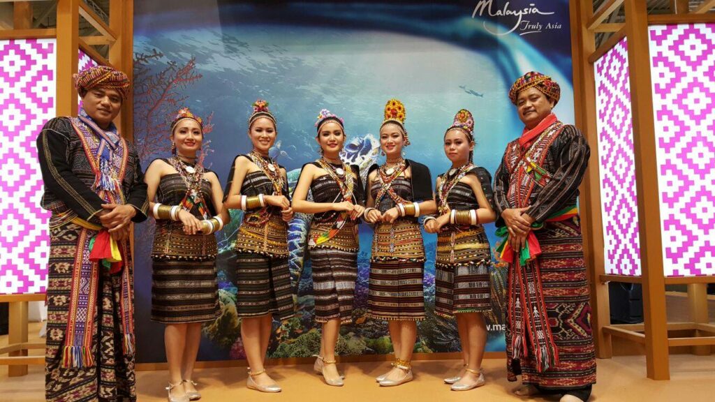 Ini 5 Fakta Unik Tentang Etnik Rungus Sabah, Suku Yang Dipercayai ...