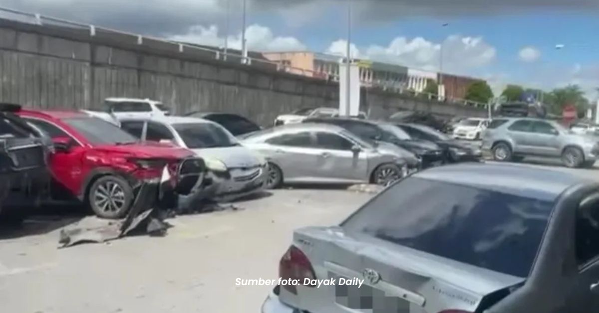 Pemandu Kereta Mewah Cetus Kekecohan, Rempuh 7 Kenderaan Di Jalan Penrissen