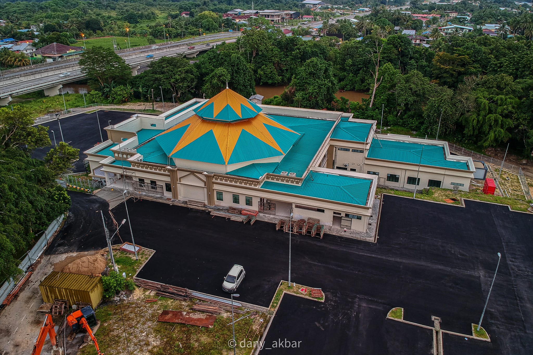 Konsep Unik 'Baruk' Bidayuh, Masjid Darul Makmur Nama Rasmi Masjid Di ...
