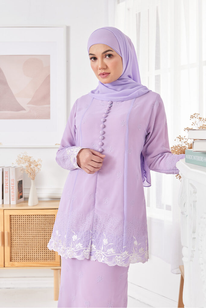 Tampil Bergaya di Pagi Syawal, Trend Warna Baju Raya 2025 Yang Menawan