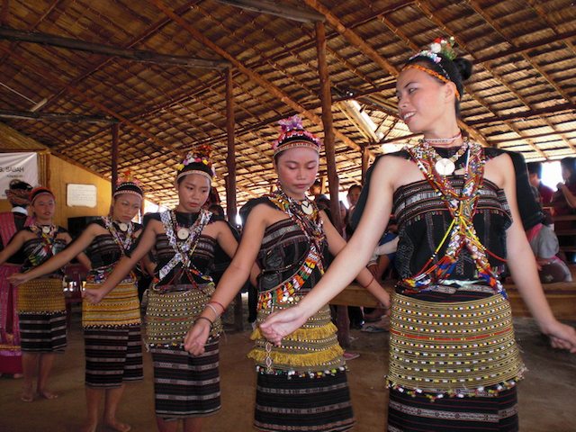 Ini Sebab Kenapa Pakaian Tradisional Seperti Baju Rungus Dan Ngepan ...